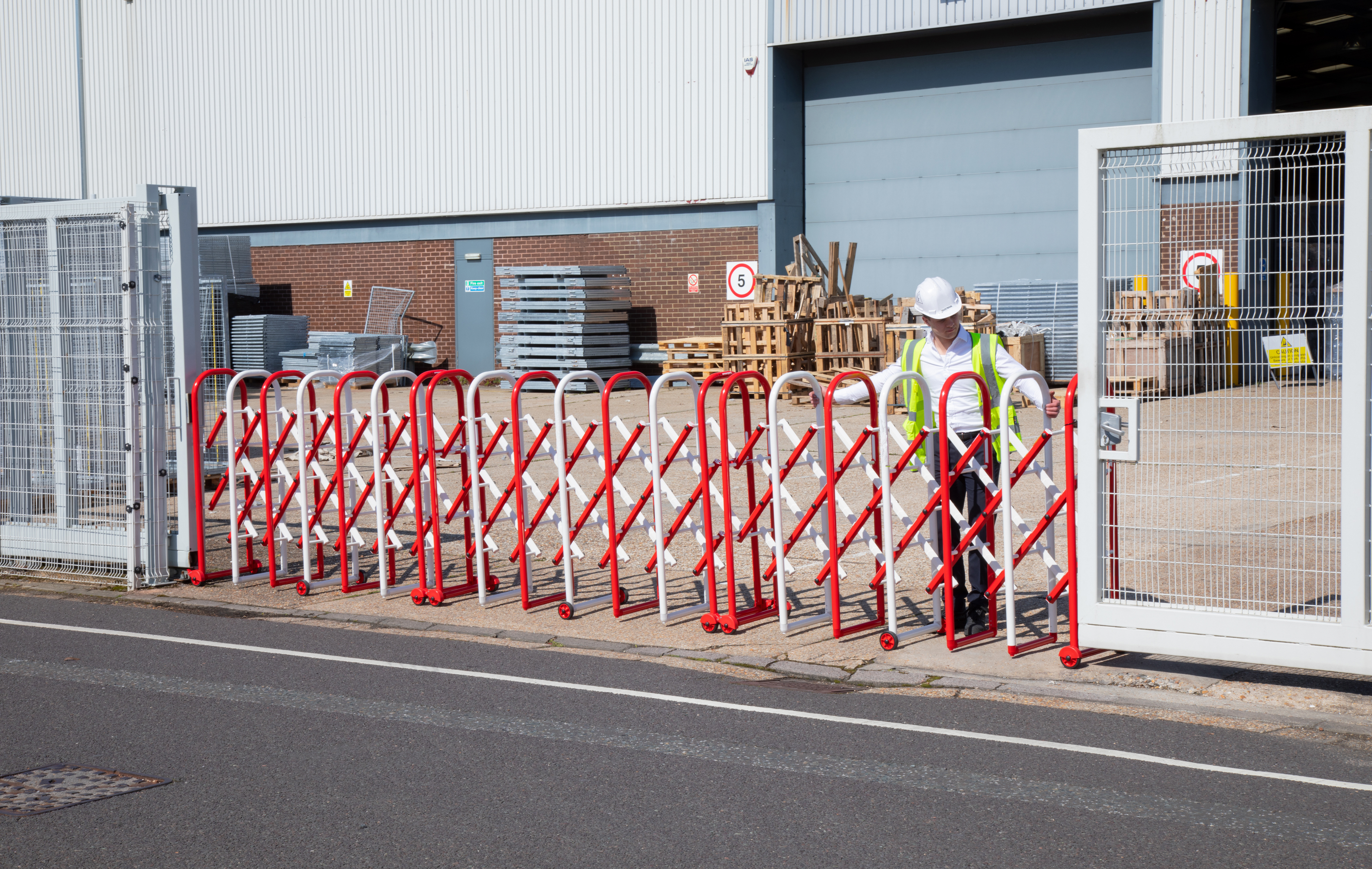 Insta-Barrier SCDIG6 - Security Cages DirectSecurity Cages Direct